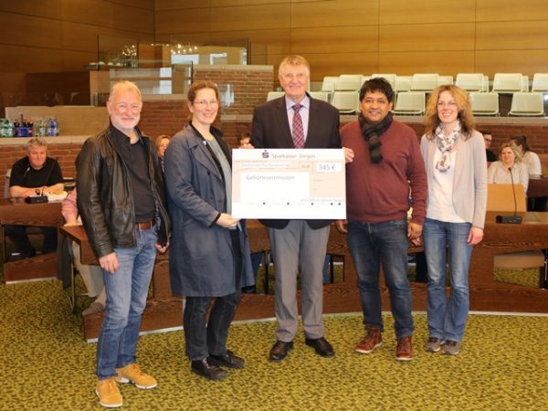 SPD-Fraktion spendet Sitzungsgeld an Gehörlosenmission › SPD Siegen